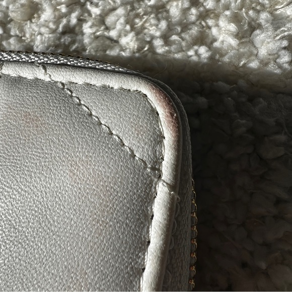 bebe | Bags | Nwt Bebe Zaza Womens White And Gold Zip Around Wallet ...